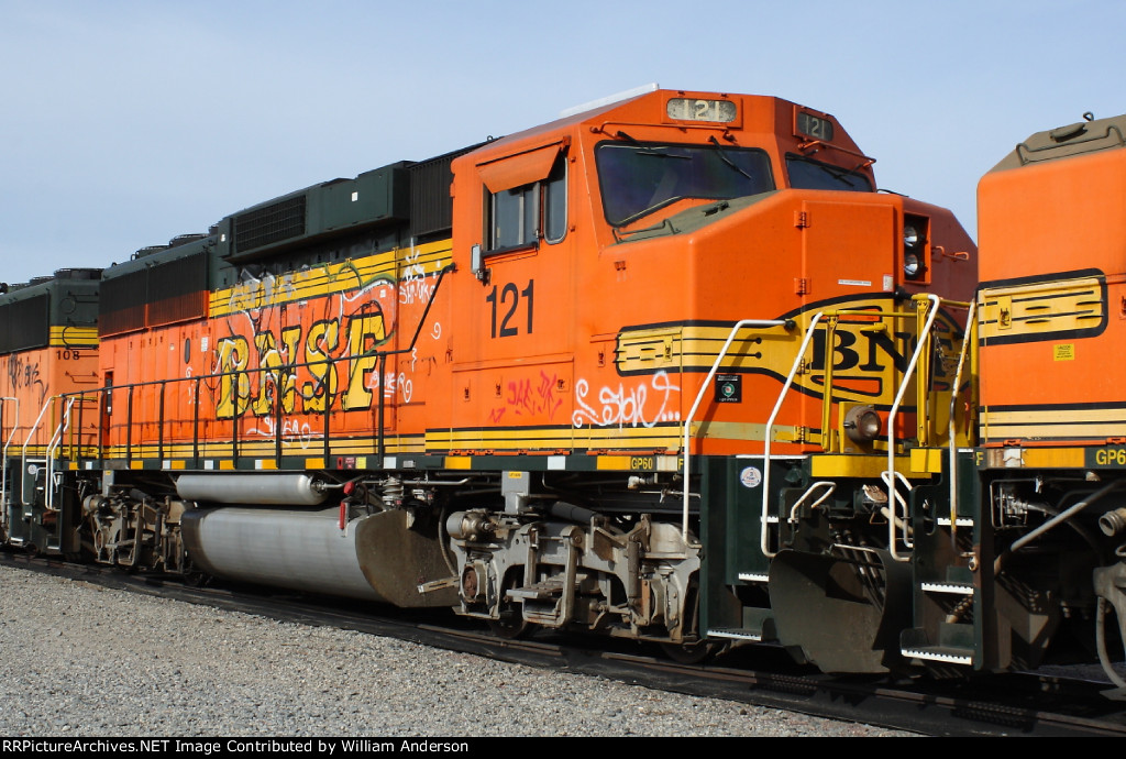 BNSF 121
